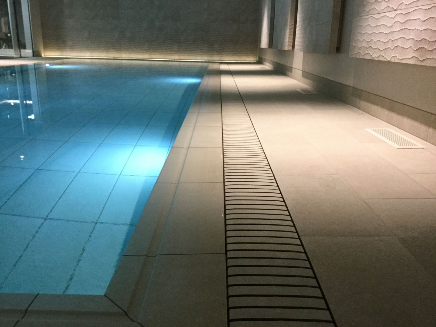 Anti slip pool edgings and gratings - Swimming Pool Tiles